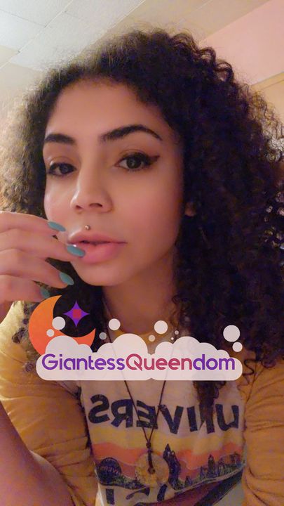 Queen Canary | giantessmodels